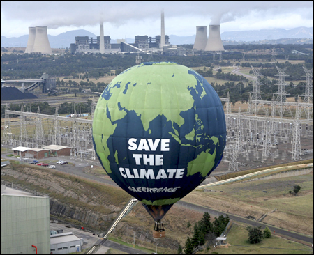 A Greenpeace hot air balloon flies over Liddell and... - The Korea Times