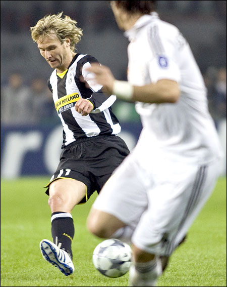 Juventus midfielder Pavel Nedved of the Czech Republic... - The Korea Times