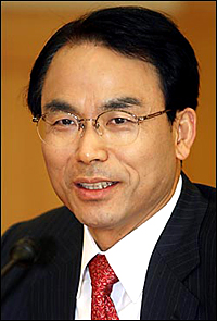 Ex-Minister Chin Suspected of Receiving Illegal Funds - The Korea Times