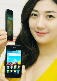 LG trying hard to sell smartphones in Japan - The Korea Times