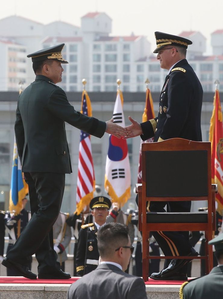 Outgoing USFK commander - The Korea Times