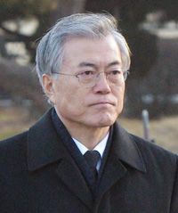 Moon has to perform delicate juggling act - The Korea Times