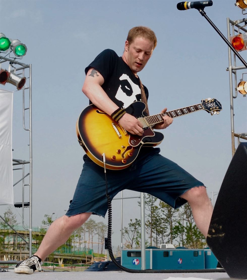 Foreign bands experience questions on loyalty - The Korea Times