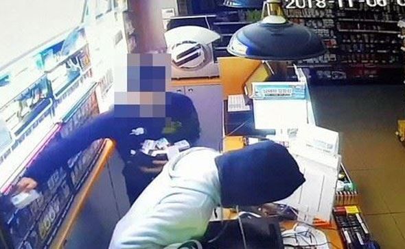 Teenagers rob stores right after being caught, released - The Korea Times
