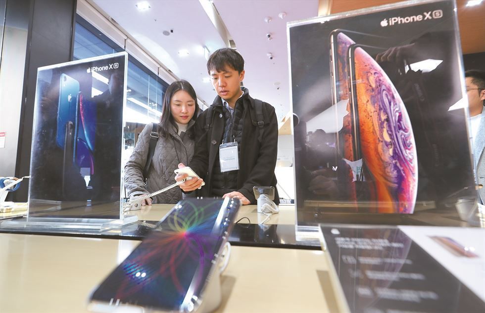 New iPhone arrives in Korea - The Korea Times