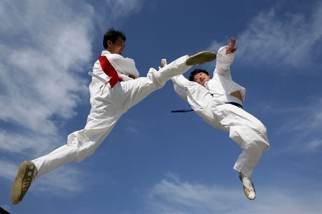 Taekkyeon show will be staged until Oct. - The Korea Times