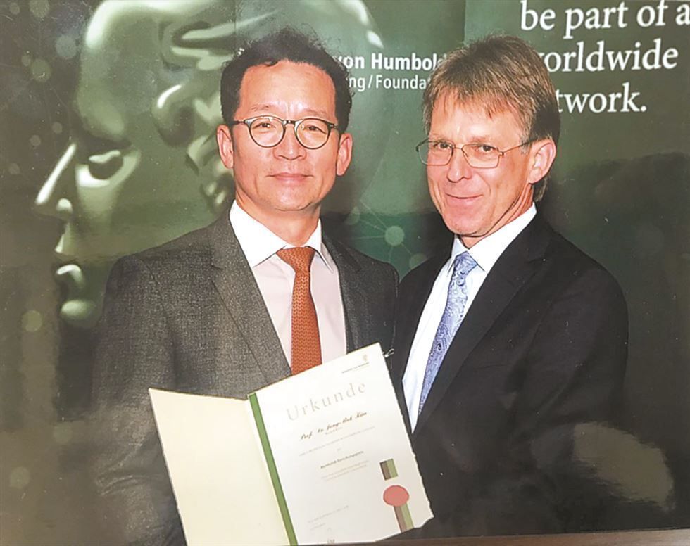 Prof. Kim Jong-bok wins Humboldt Award - The Korea Times