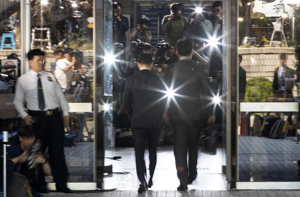 Will Seungri be arrested? Court to decide today [PHOTOS] - The Korea Times