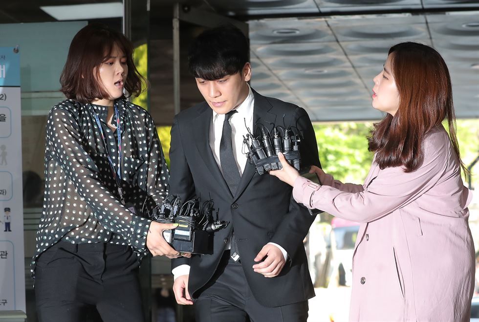 Will Seungri be arrested? Court to decide today [PHOTOS] - The Korea Times