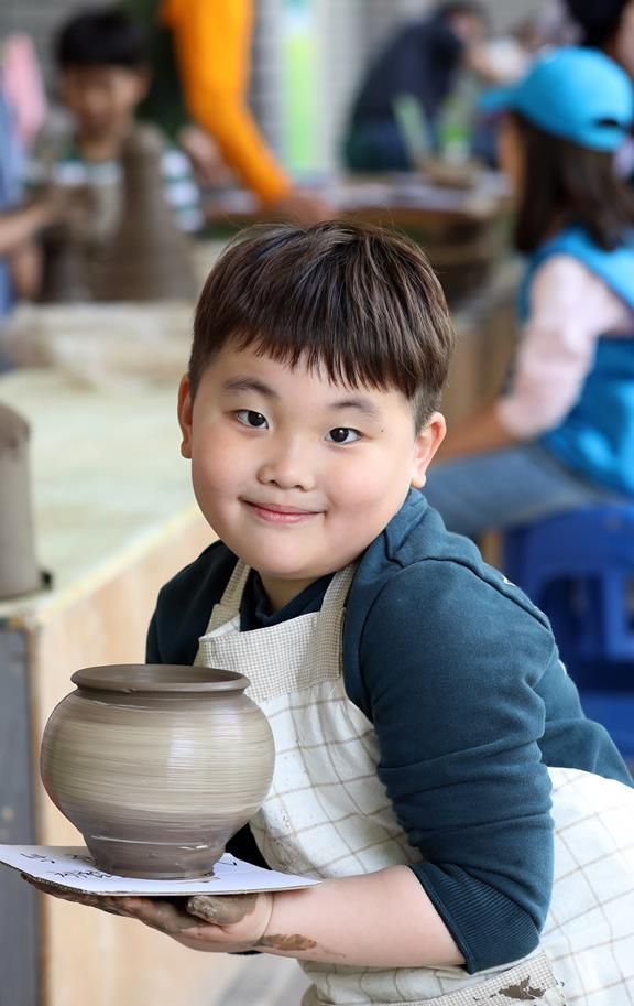 Yeoju Ceramic Festival captivating visitors - The Korea Times