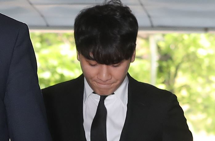 Will Seungri be arrested? Court to decide today [PHOTOS] - The Korea Times