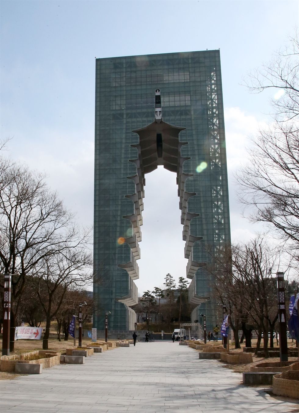 Jun Itami's name restored for 'Gyeongju Tower' - The Korea Times