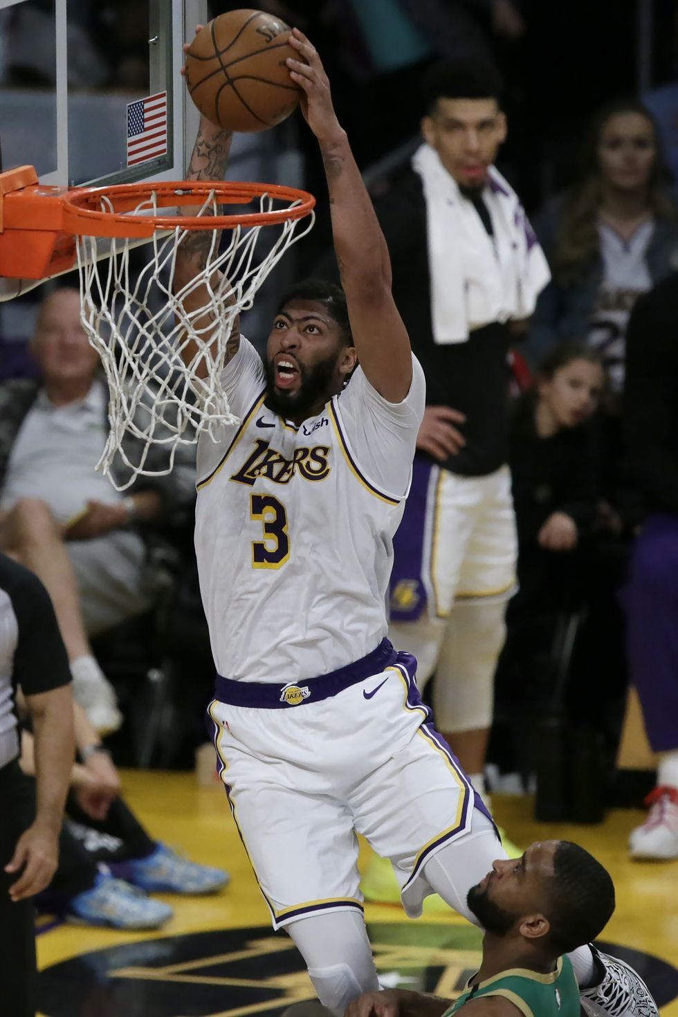 LeBron's clutch jumper sends Lakers past Celtics 114-112 - The Korea Times