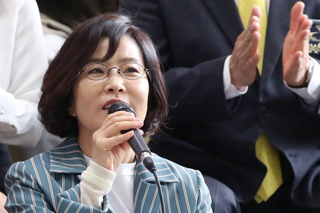 Singer Lee Sun-hee confirms divorce - The Korea Times