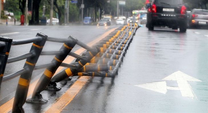 Typhoon Bavi pounds Jeju, southern regions [PHOTOS] - The Korea Times