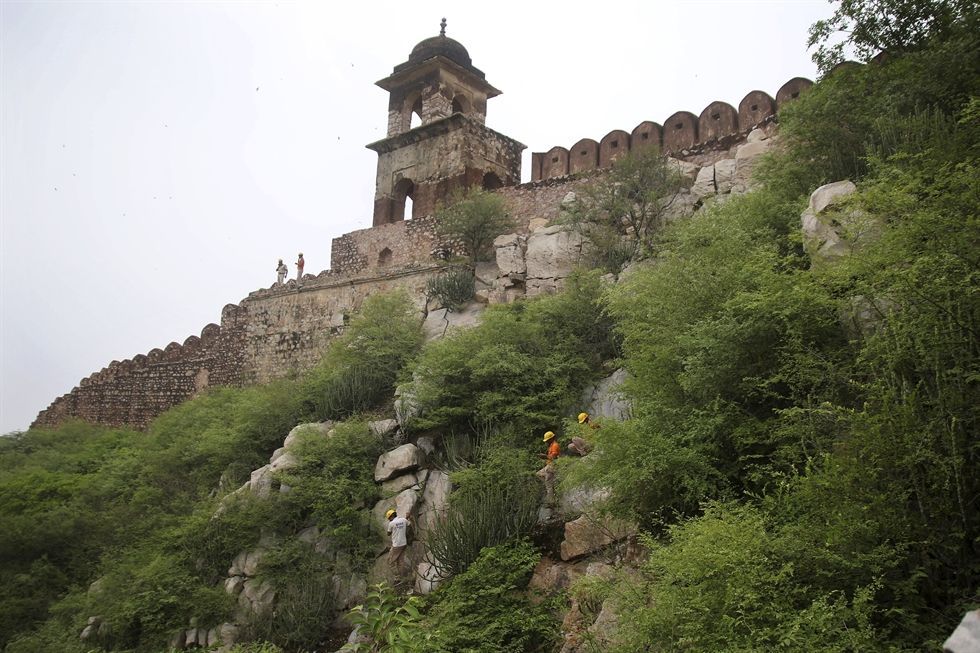 Lightning kills 76 in India, including selfie-takers near famous fort ...
