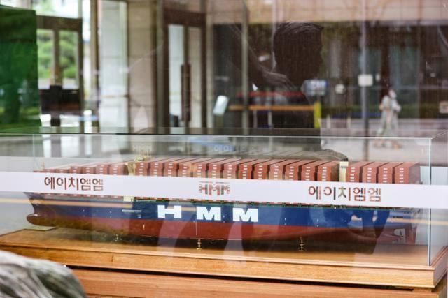 HMM, labor unions reach last-minute wage deal - The Korea Times