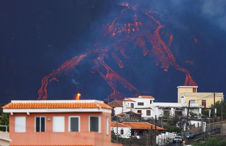 Spanish volcano more active, spews 'giant lava fountain' - The Korea Times