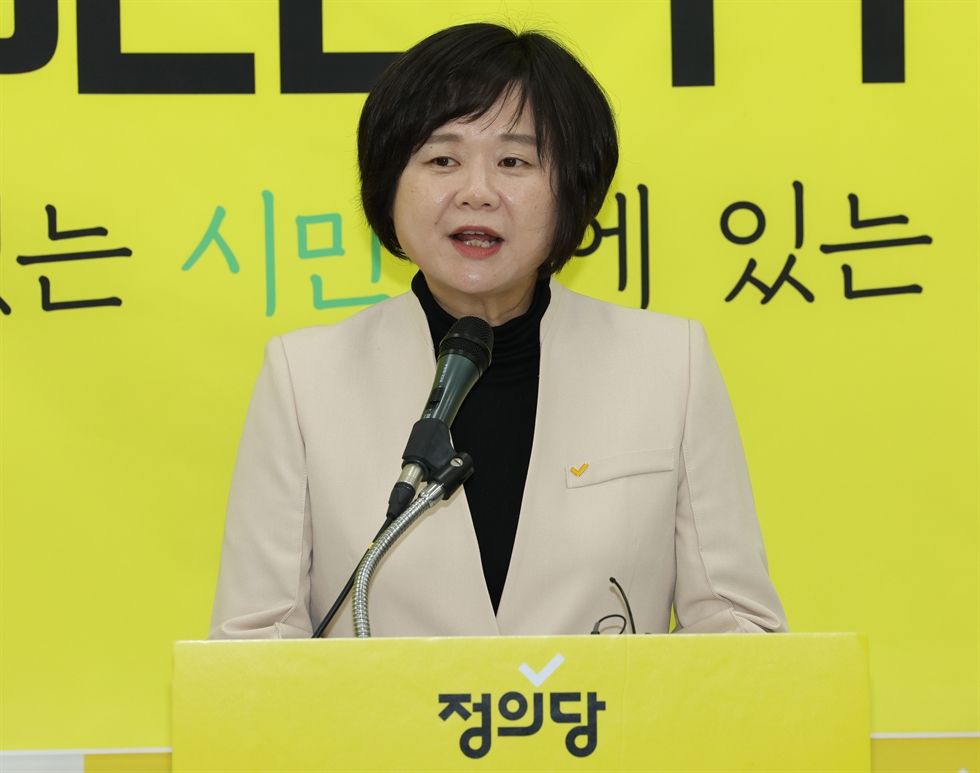 Former Justice Party leader Lee Jeong-mi elected for 2nd term - The ...