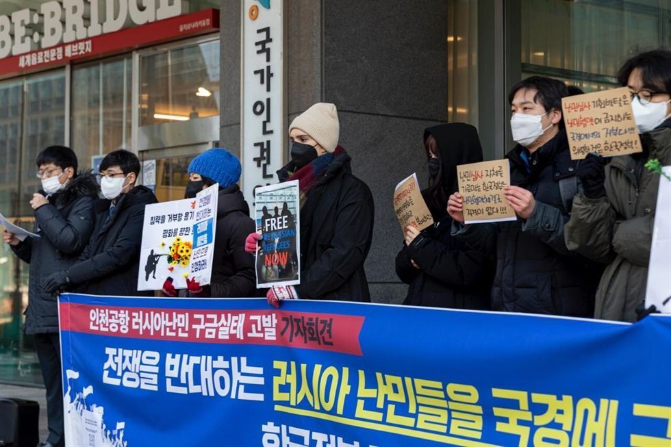 Civic group urges justice ministry to grant refugee status to Russian ...