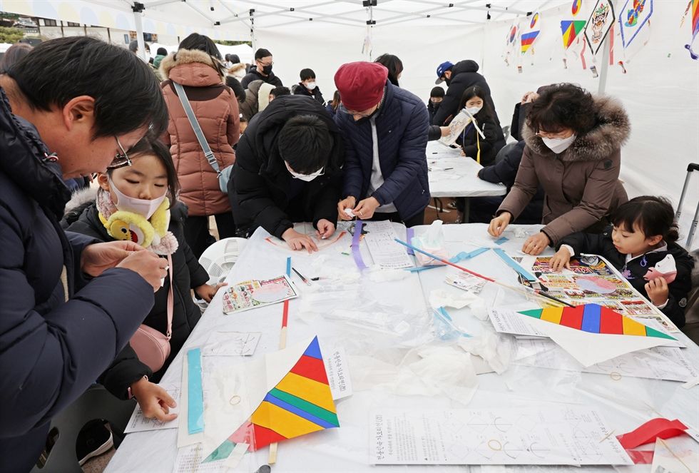 [Photos]Glimpse into Lunar New Year - The Korea Times