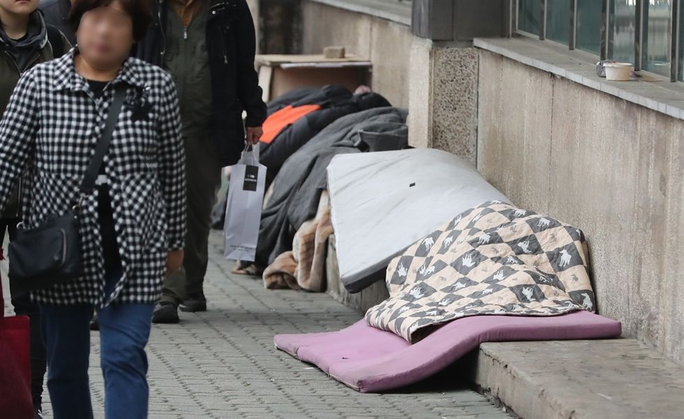 Homeless women struggle to find place to spend night - The Korea Times