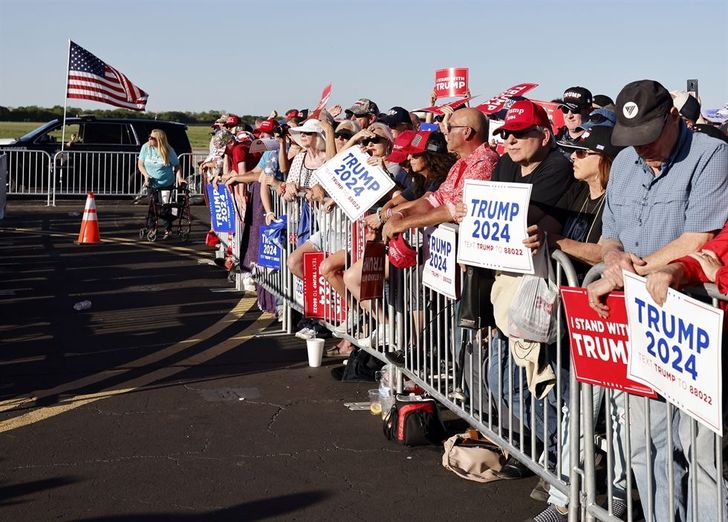Trump, facing potential indictment, holds defiant Waco rally - The ...