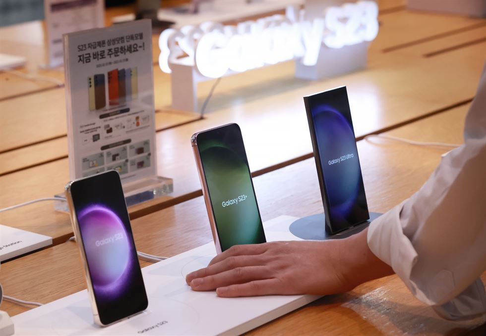 Korean smartphone sales decrease in 2022 - The Korea Times
