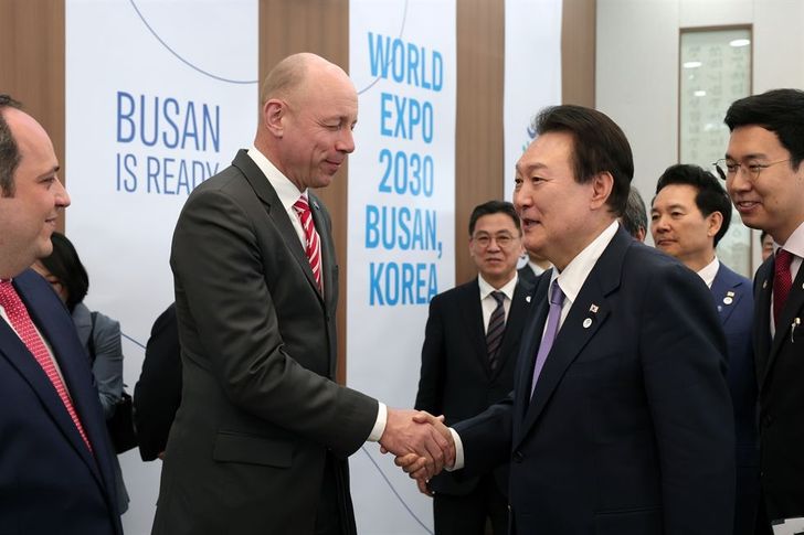 Yoon departs for France to promote Expo bid - The Korea Times