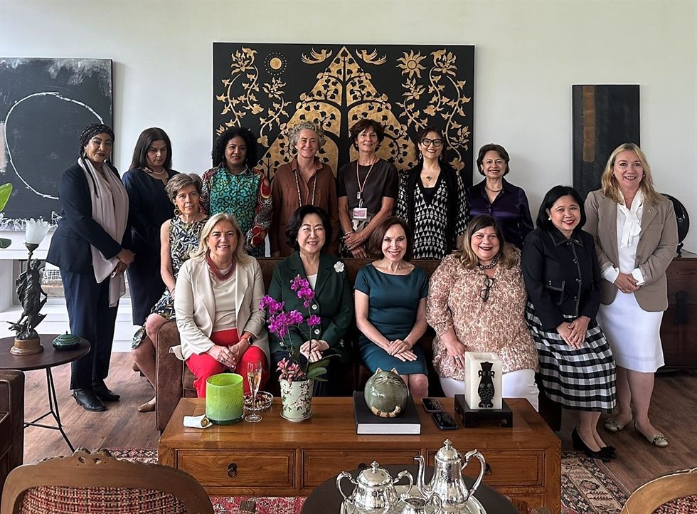 Female ambassadors meet Ewha president - The Korea Times