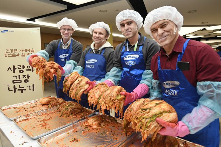 Making kimchi - The Korea Times