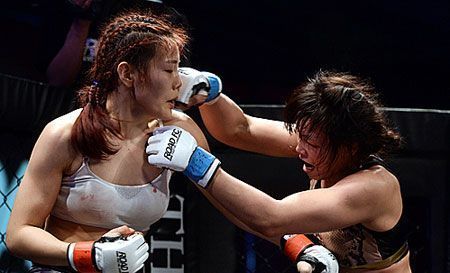 Korean boxer ties with Japanese fighter in women's MMA - The Korea Times