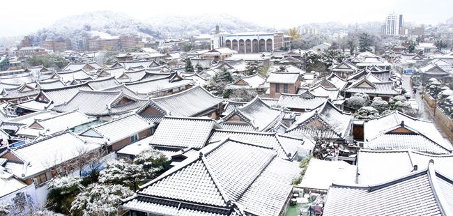 Picture of the Day: Snow Fall On Jeonju Hanok Village – ROK Drop
