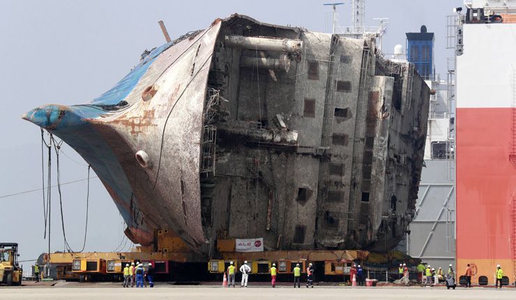 Salvaged Sewol ferry moved on to land - The Korea Times