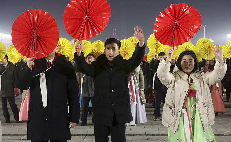[PHOTOS] New Year's celebration in Pyongyang - The Korea Times