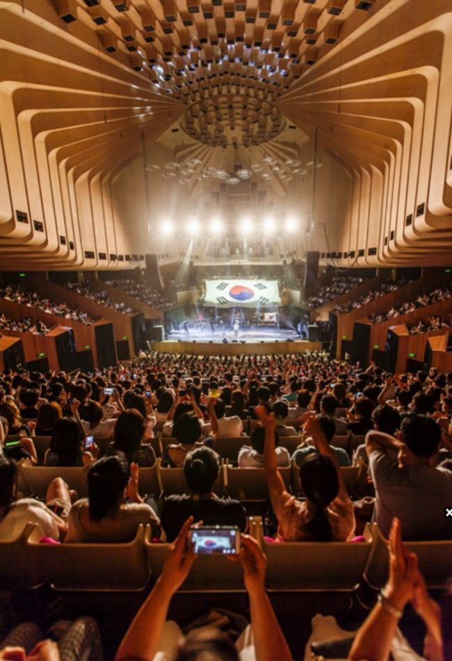 Korea's 'voice of God' rocks Sydney Opera House - The Korea Times