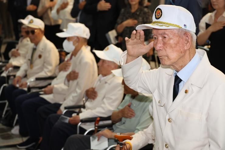 Veteran's salute - The Korea Times