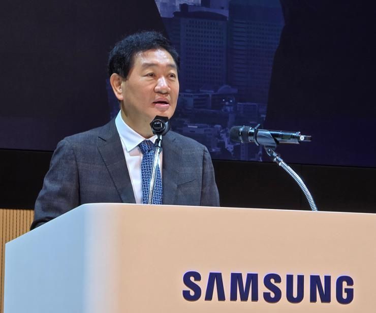 Samsung looks for breakthrough with revamped memory strategy - The ...