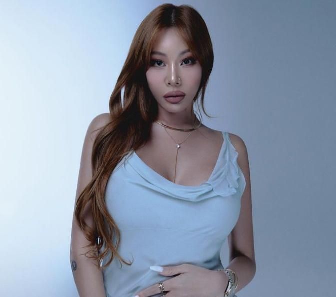 Rapper-singer Jessi's fan assaulted after photo request - The Korea Times