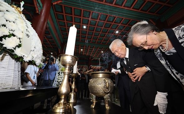 Paying tribute to victims of April 19 Revolution - The Korea Times