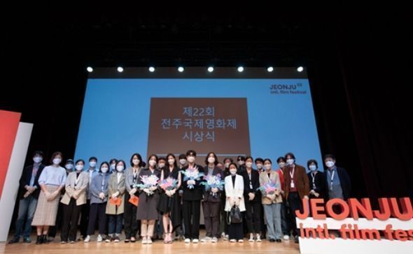 'Splinters,' 'Kim Min-young of the Report Card' win big at 22nd Jeonju ...