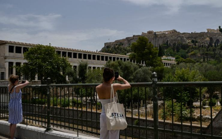 Heat forces Greek authorities to shut down Acropolis during afternoon ...