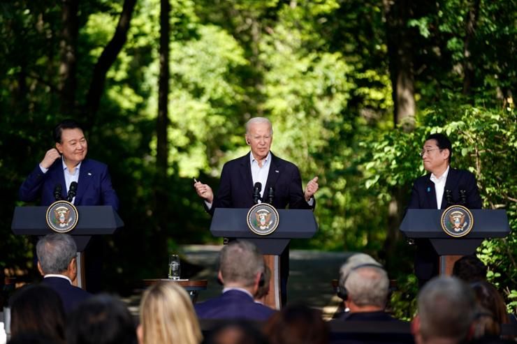 Yoon to hold trilateral summit with Biden, Ishiba on sidelines of APEC ...