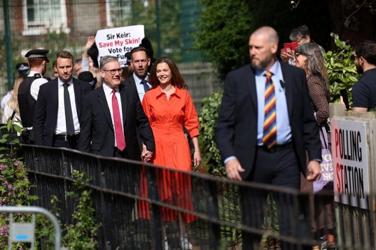 Uks Labour Set To Sweep Into Power With Huge Majority Exit Poll Shows 3142