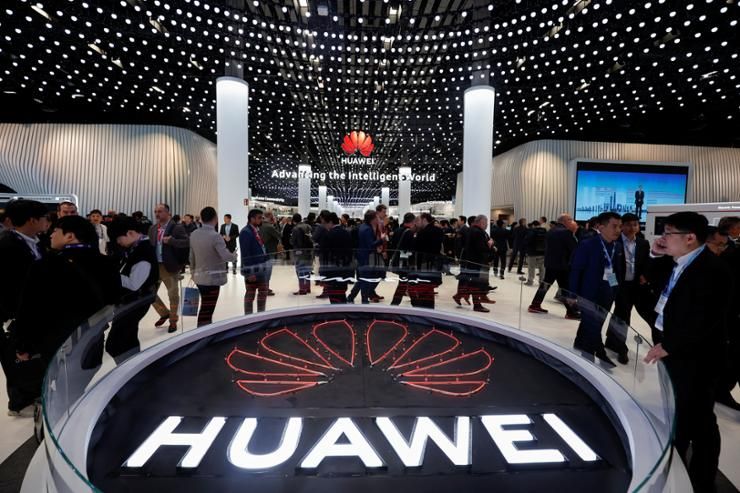 Huawei, SMIC used US tech to make advanced chips, Bloomberg reports ...