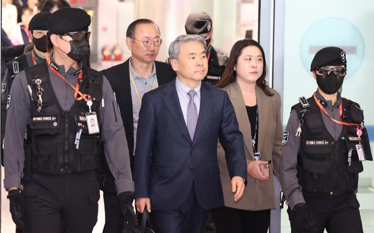 Korea's Foreign Minister Cho Tae-yul holds meeting with ambassadors to ...