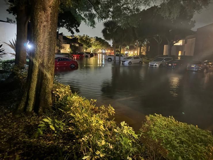 Helene, one of largest storms to hit US, brings chaos to Florida and ...