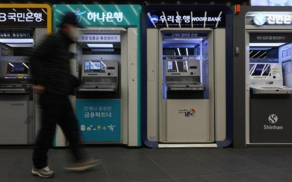 Commercial banks' competition to attract foreign customers intensifies ...
