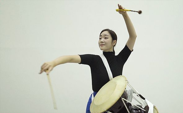 Miss Korea Lee Da-hyun shows off the world elegance of Korean dance ...
