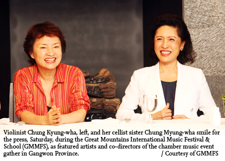 Chung sisters perform for flood victims - The Korea Times